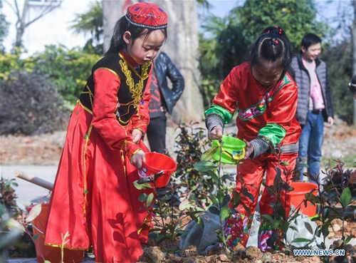 Children of different ethnic groups greet Arbor Day in E China's ...