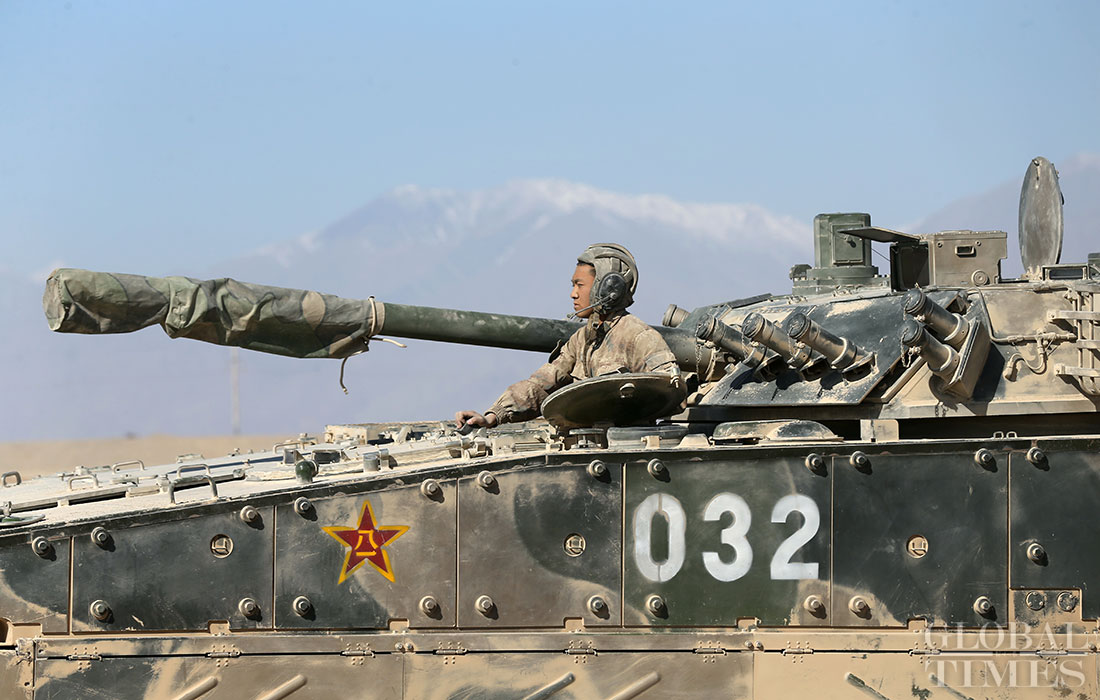 Armored brigade in China’s Xinjiang Military Area conduct grade ...