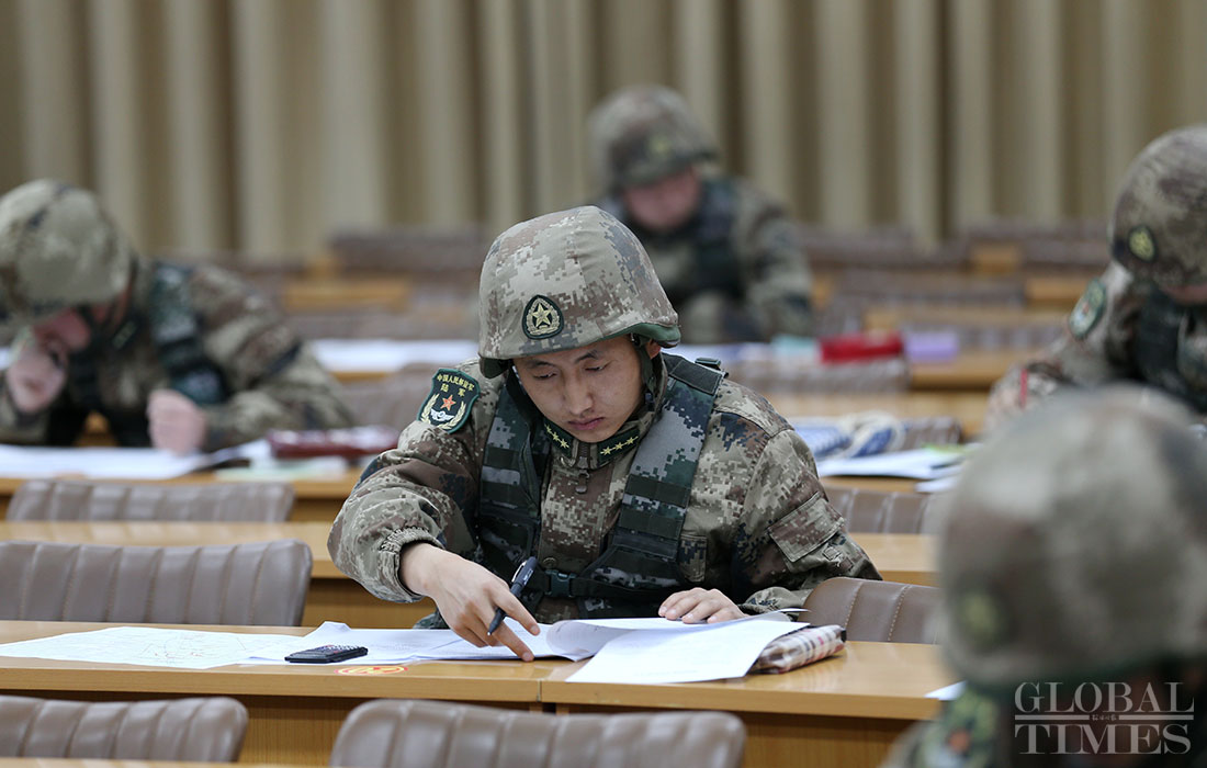 Armored brigade in China’s Xinjiang Military Area conduct grade ...