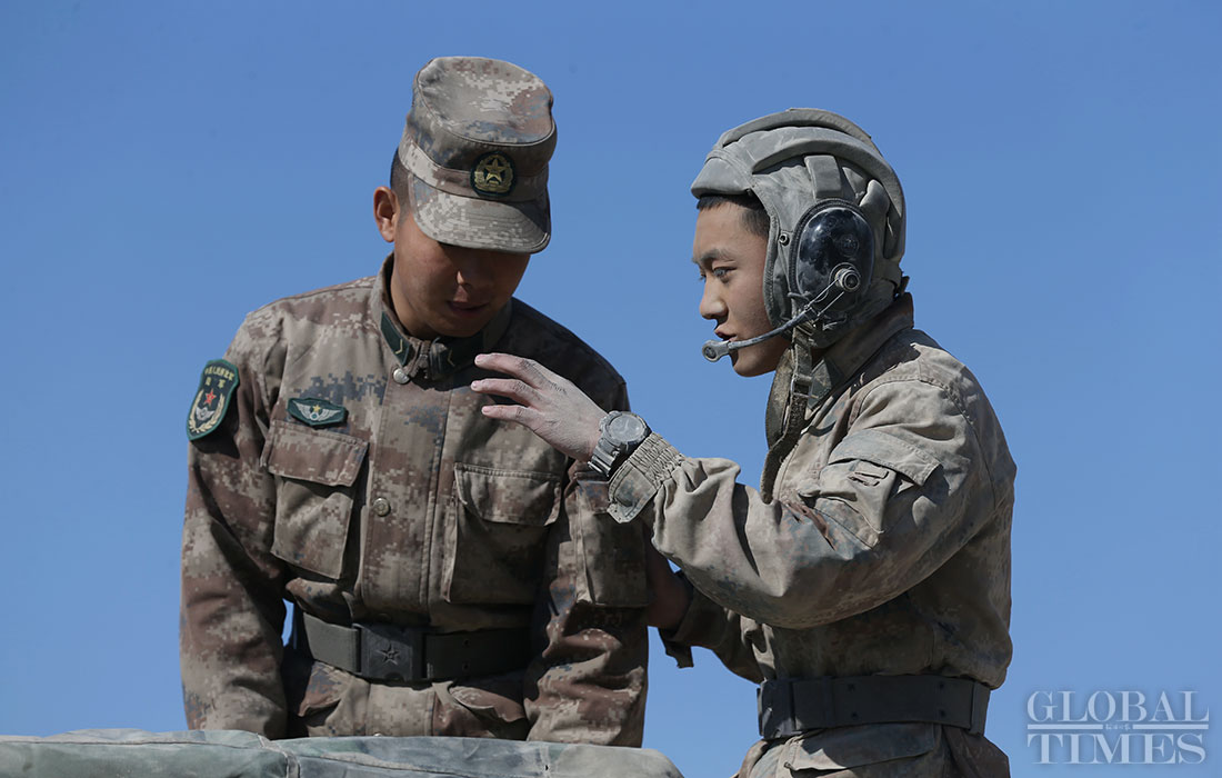 Armored brigade in China’s Xinjiang Military Area conduct grade ...