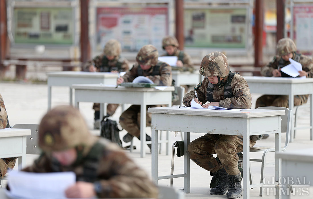 Armored brigade in China’s Xinjiang Military Area conduct grade ...