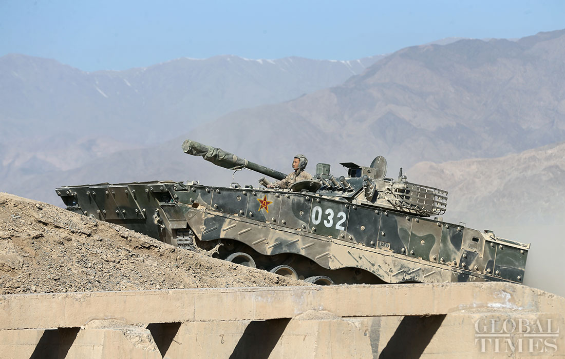 Armored brigade in China’s Xinjiang Military Area conduct grade ...