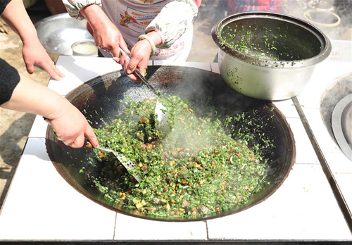 Villagers cook traditional food "Shefan" at Tianping Village in China's ...