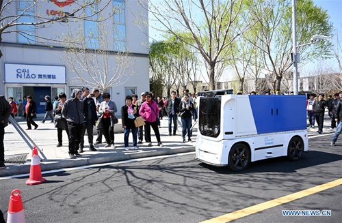 Unmanned express delivery vehicle put into service at Xiongan citizen ...