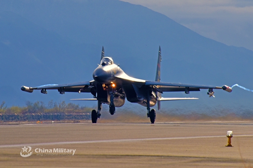 Fighter jets conduct air combat training - Global Times