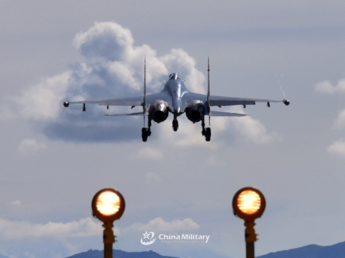 Fighter jets conduct air combat training - Global Times