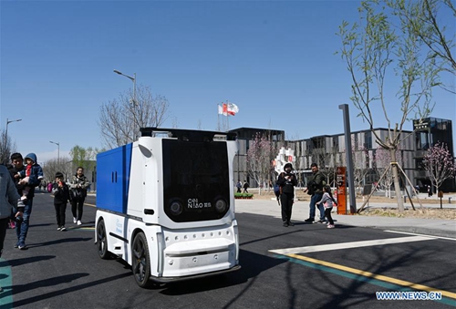 Unmanned express delivery vehicle put into service at Xiongan citizen ...
