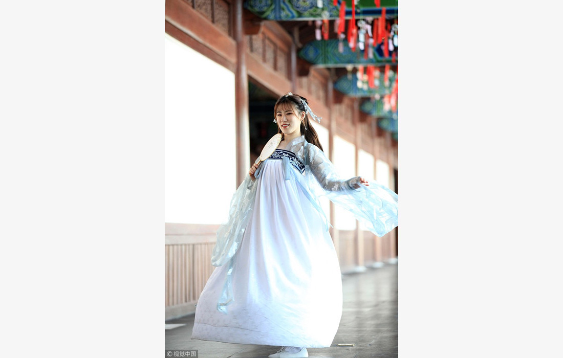 Girls wear traditional Han-style costumes to celebrate Sanyuesan ...