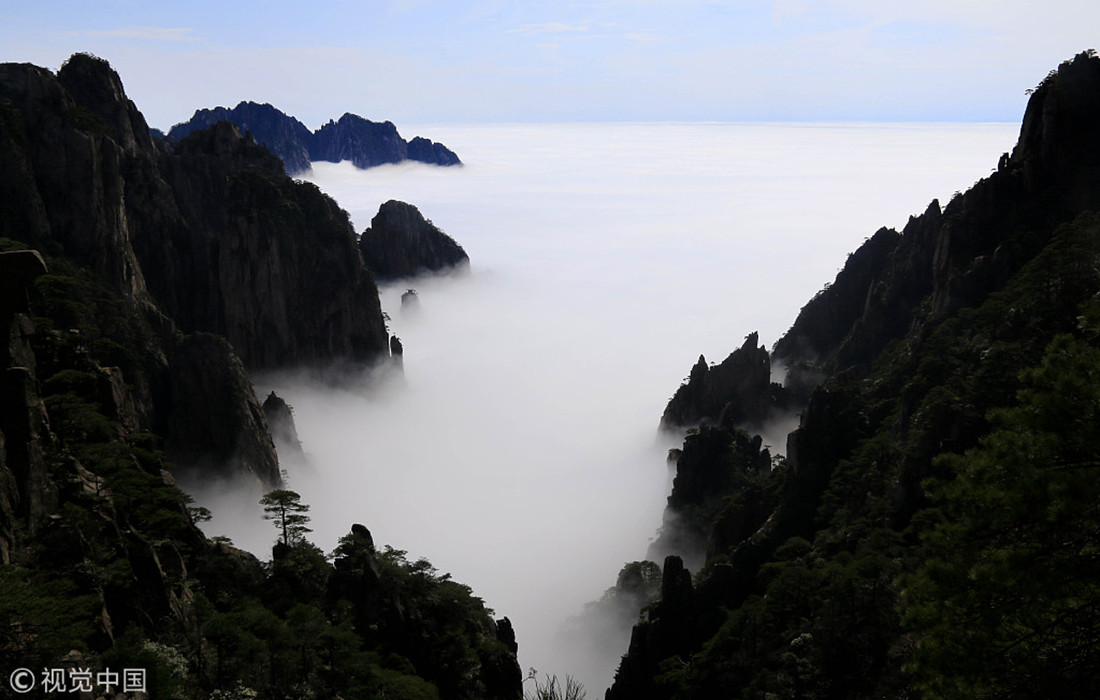 Gorgeous sea of clouds envelops Huangshan Mountain in East China - Global Times