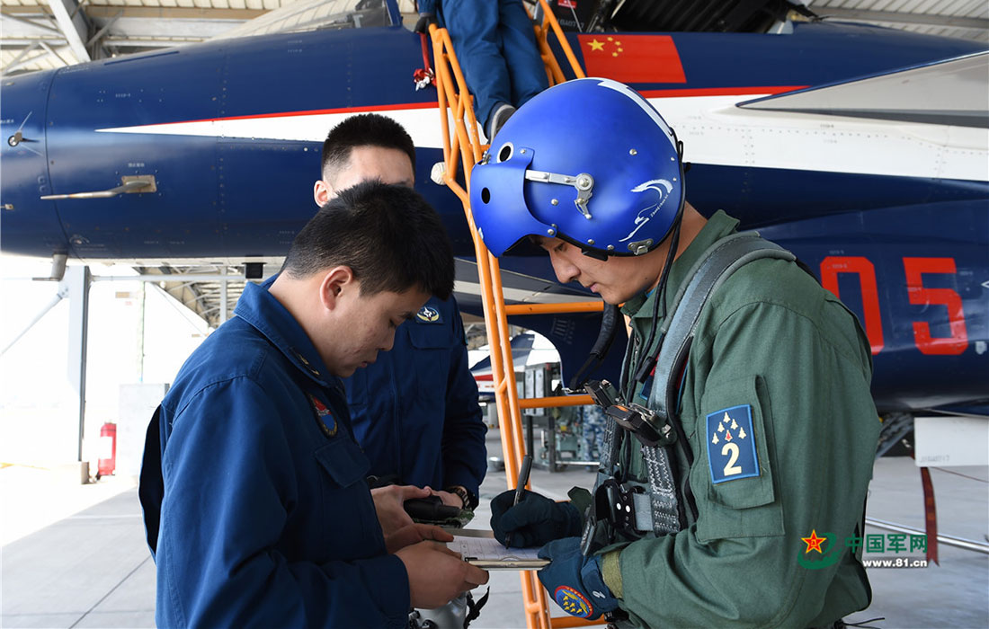 Chinese PLA Air Force August 1st aerobatic team performance - Global Times