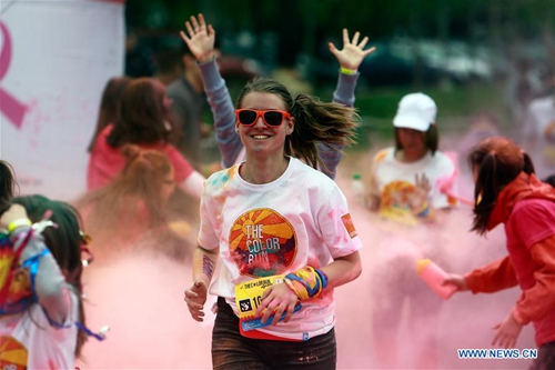 People participate in color run event in Bucharest, Romania - Global Times