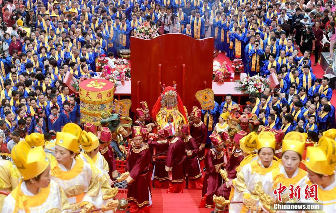 Thousands of believers worship sea goddess Mazu in East China - Global ...