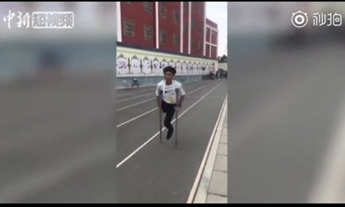One-legged student shows indomitable spirit to complete 1,000-meter run ...
