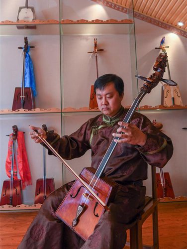 Pic story of horse head fiddle maker in northeast China's Jilin ...