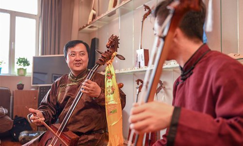 Pic story of horse head fiddle maker in northeast China's Jilin ...