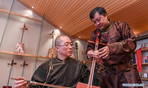 Pic story of horse head fiddle maker in northeast China's Jilin ...