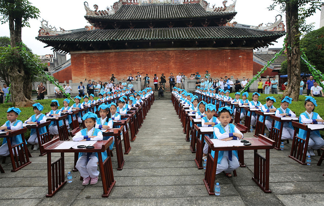 Unique charm of Han tradition at display as Children attend first ...