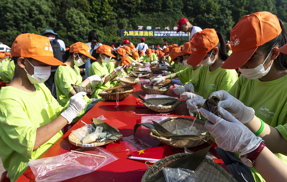 9478 people make Zongzi together to create new Guinness World Record in ...