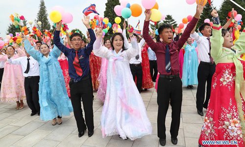 People welcome Xi Jinping in Pyongyang - Global Times