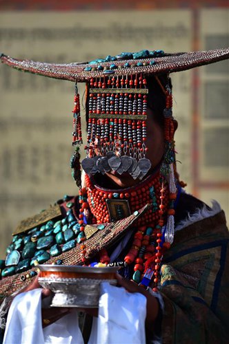 Traditional Burang clothes in SW China's Tibet - Global Times