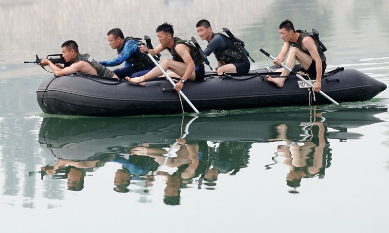 Falcon Force! The Falcon Commando Unit carries out its seasonal drills ...