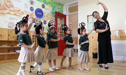 Kids dressed up to perform local opera in kindergarten in N China's ...