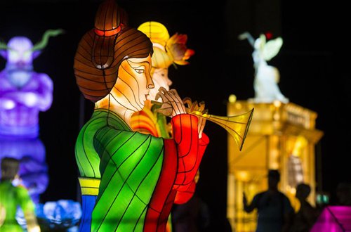 Chinese lanterns themed Silk Road displayed at Canadian National ...