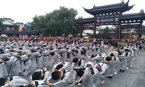 Chinese Greeting Bow