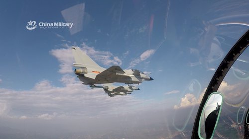 Fighter jets fly in tactical formation - Global Times