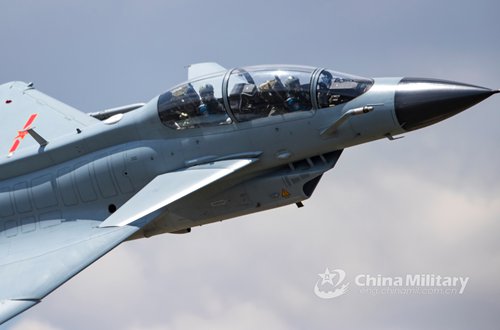 J-10 fighter jet flies through the valley - Global Times