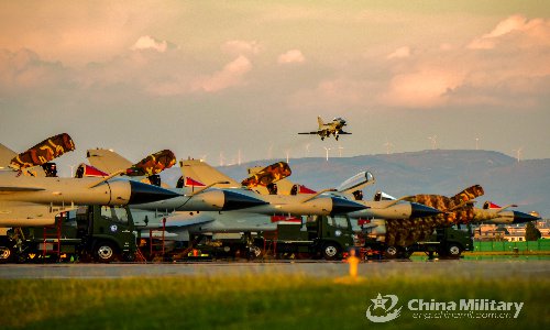 J-10 fighter jets conduct unscripted air combat exercise at night ...