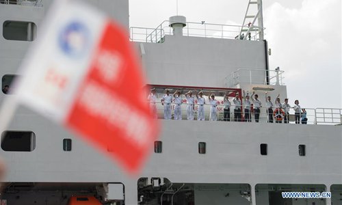 People visit China's first domestically built polar icebreaker "Xuelong ...
