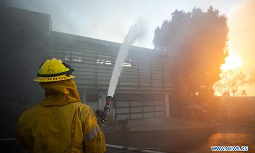 Thousands evacuated in Los Angeles over fast-moving wildfire near Getty ...