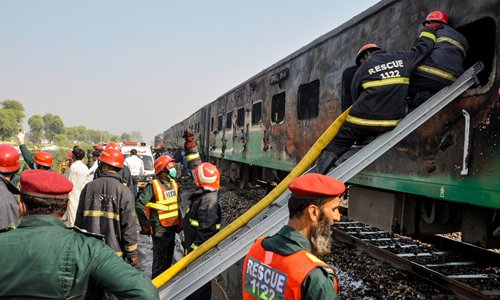 Death toll of east Pakistan train fire rises to 74 - Global Times