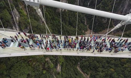 2,000 glass skywalks in Chinese scenic spots waiting for standards ...