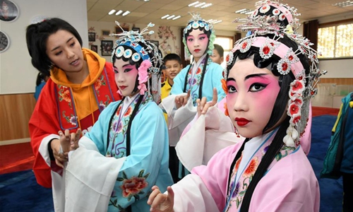 Schools establish Peking Opera interest clubs in Qingdao, E China ...