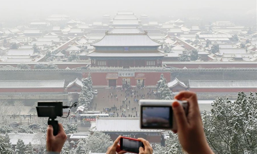 Beijing embraces timely first snow - Global Times