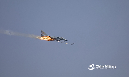 Pilots manipulate fighter jets in live-fire training - Global Times