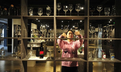 Glassworks making industry booms in Hejian of north China's Hebei ...