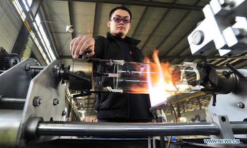 Glassworks making industry booms in Hejian of north China's Hebei ...