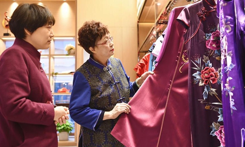 Inheritor of Laomeihua's Qipao making technique - Global Times