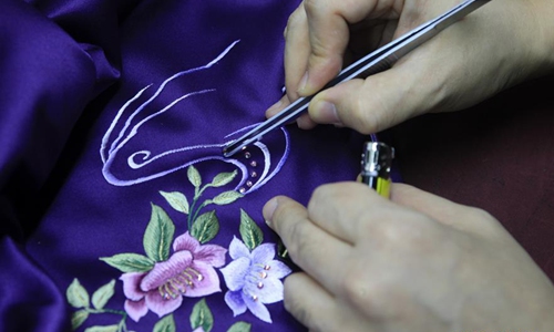 Pic story: inheritor of Laomeihua's Qipao making technique - Global Times