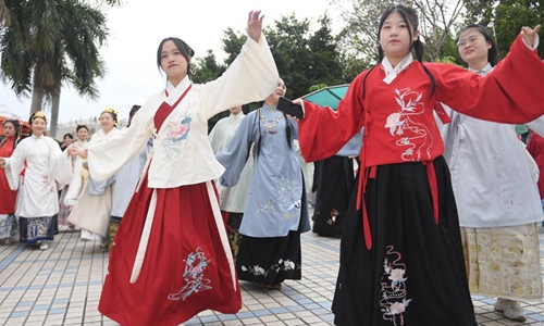 People dressed in Han-style costumes to celebrate Winter Solstice ...