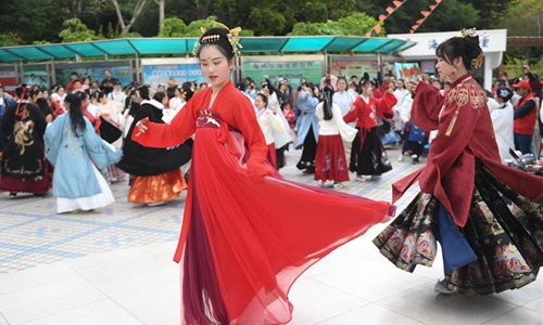 People dressed in Han-style costumes to celebrate Winter Solstice ...