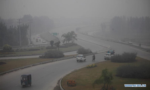 Dense fog blankets NW Pakistan's Peshawar - Global Times