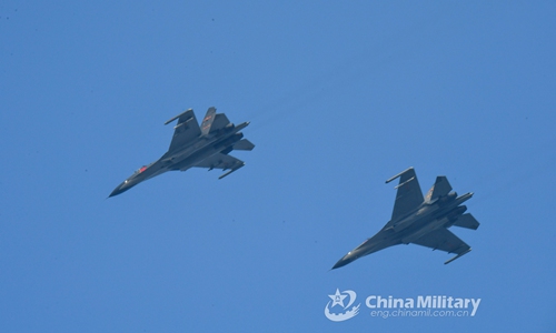 Fighter jets fly in echelon formation over the sky - Global Times