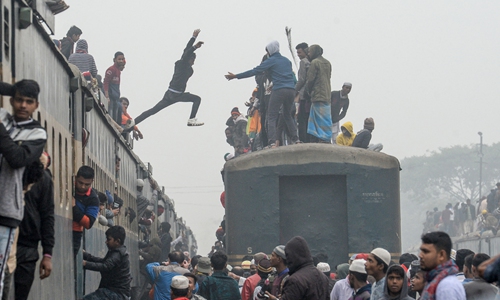 Jumping train - Global Times