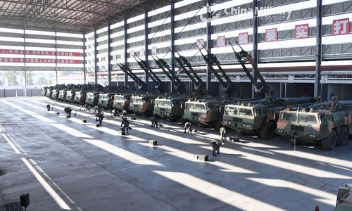 Rocket force soldiers erect ballistic missile systems at night - Global ...