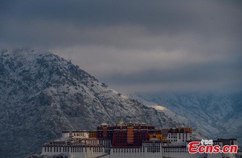 Snowfall in Lhasa in early spring - Global Times