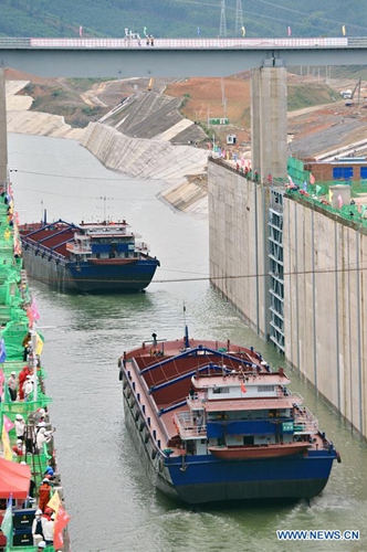 Dateng Gorge hydro dam ship lock opens two-way trial navigation ...